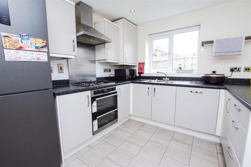Centurion Way, Selly Oak, Birmingham 4 bed house - £2,200 pcm (£508 pw)