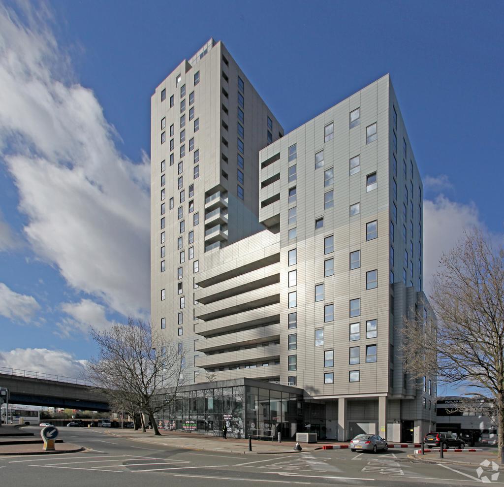 Prestons Road, E14 2 bed flat - £2,200 pcm (£508 pw)