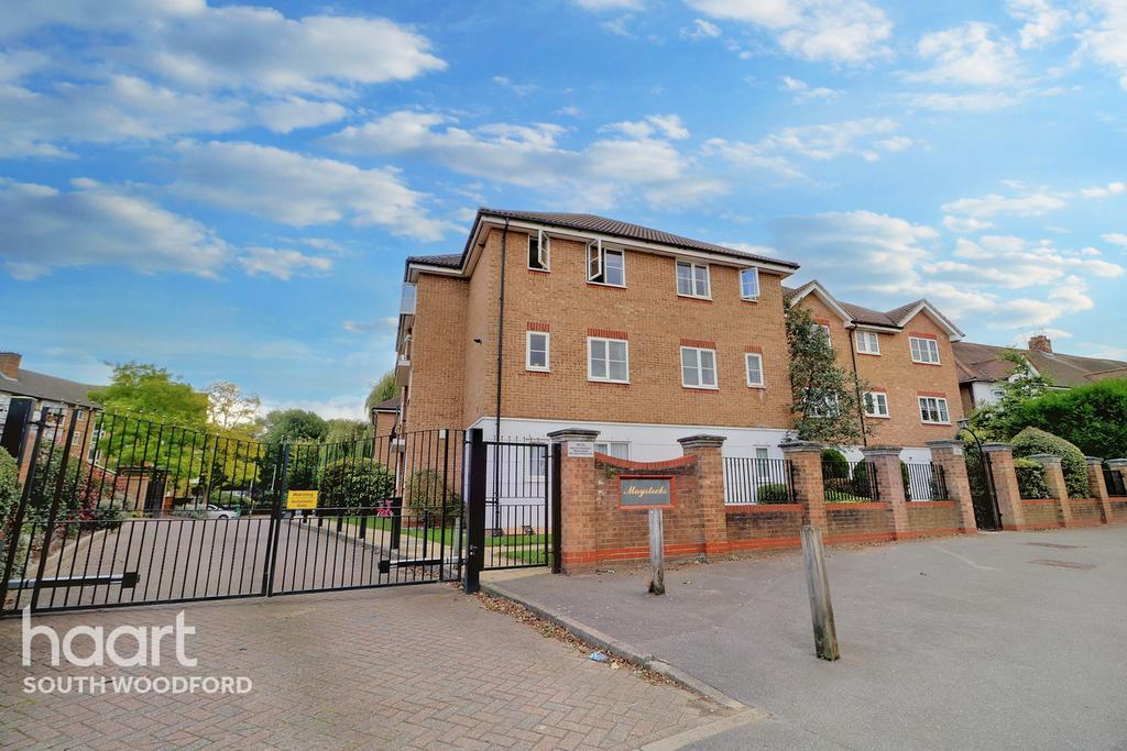 Maystocks Court, South Woodford... 3 bed flat - £450,000