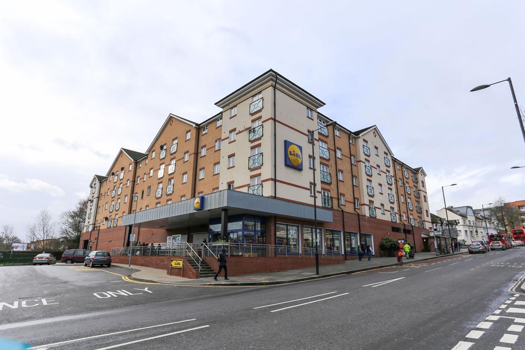 Ruislip Road East, Greenford UB6 1 bed apartment - £1,300 pcm (£300 pw)
