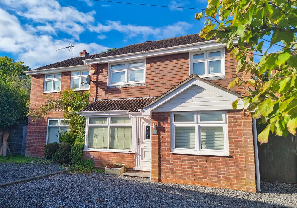 Magpie Drive, Totton SO40 4 bed detached house - £500,000