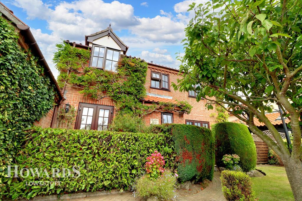 Church Road, Lowestoft 4 bed detached house - £525,000