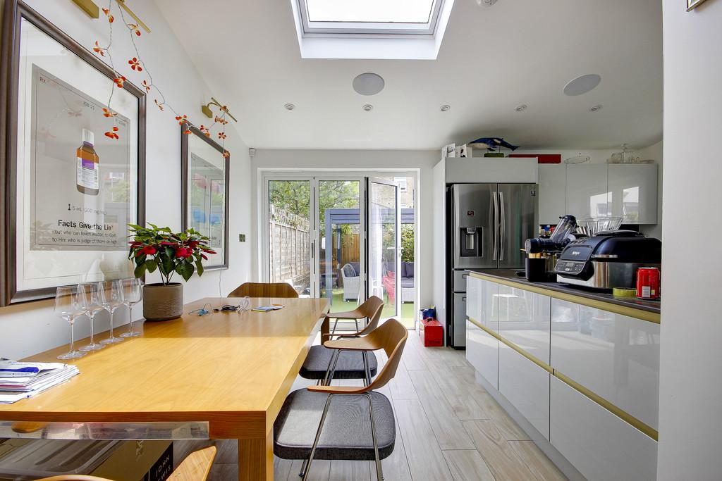 Shaftesbury Road Crouch End Borders 4 Bed Semi Detached House £