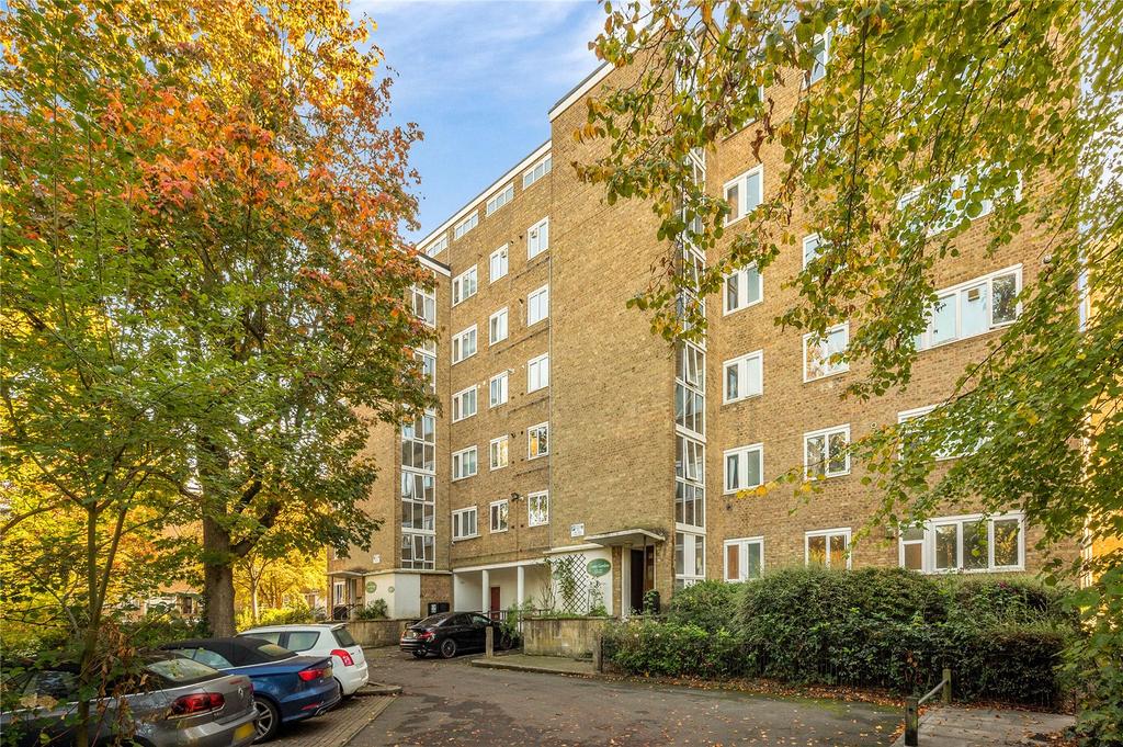 Innes Gardens, London 3 bed flat - £375,000