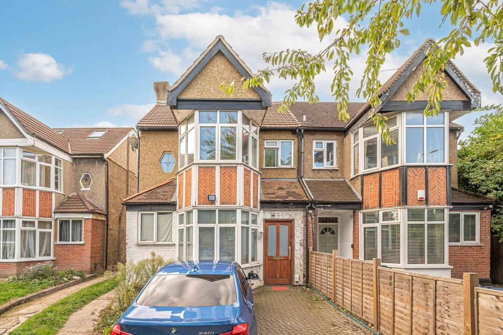 Watford Way, Hendon, London, NW4 1 bed flat - £2,600 pcm (£600 pw)