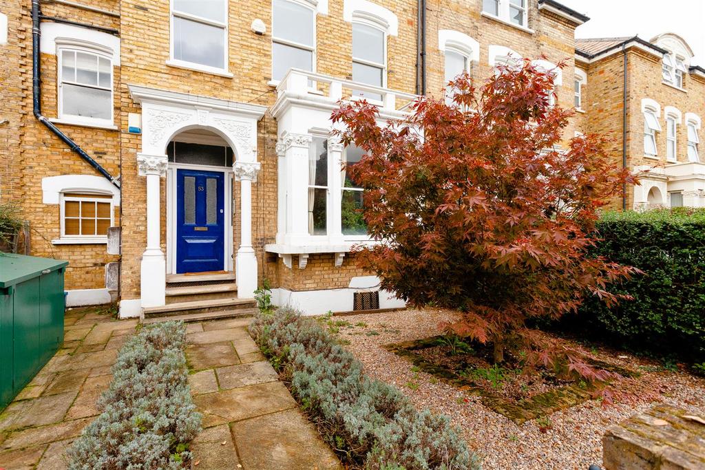 Queen Elizabeths Walk, N16 3 bed flat - £625,000