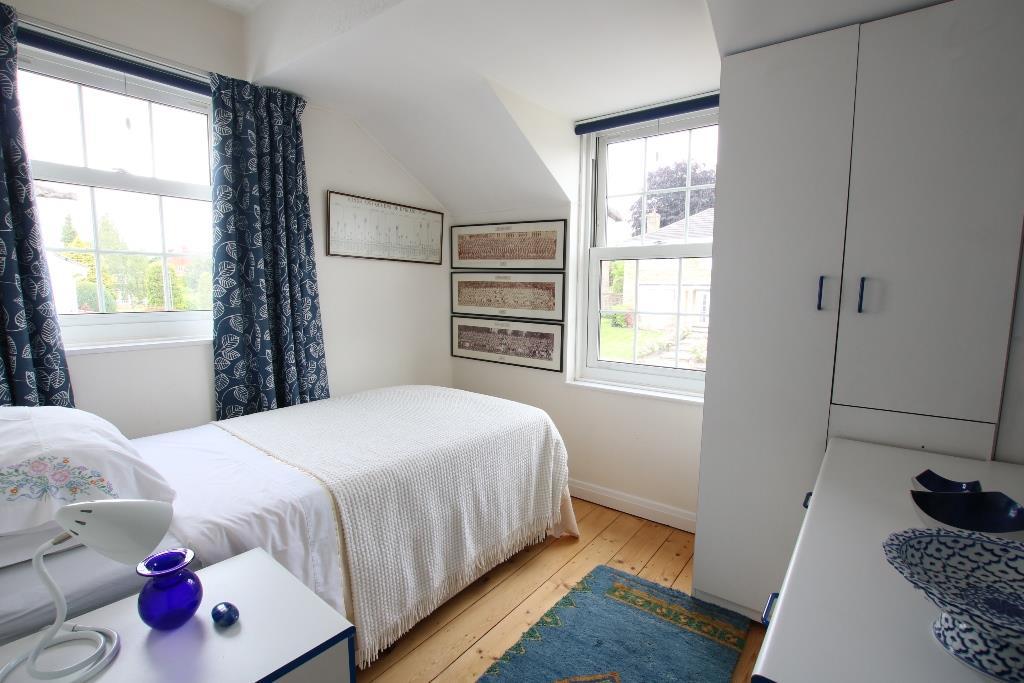 BADINGHAM DRIVE, FETCHAM, KT22 4 bed detached house - £1,050,000