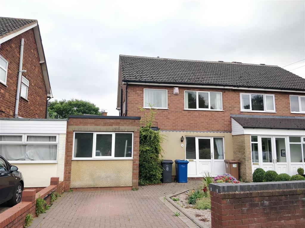 Dyott Close, Lichfield, WS13 8LG 3 bed semi-detached house - £270,000