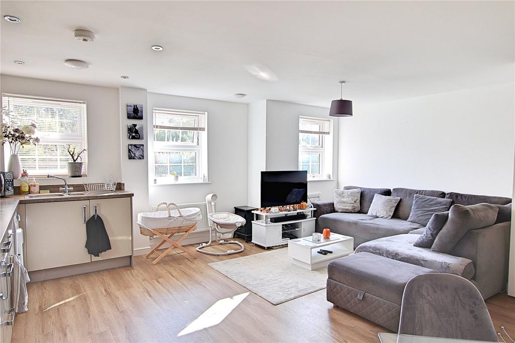 Blackbourne Chase, Littlehampton, West Sussex, BN17 1 bed apartment - £ ...