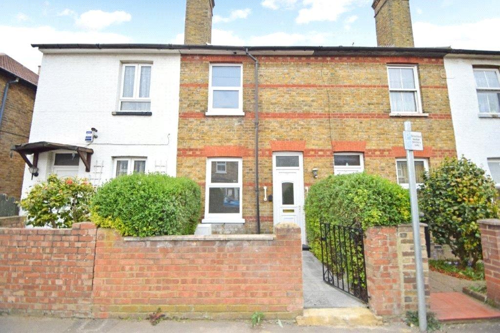 The Crescent, Slough, Berkshire, SL1 2 bed terraced house - £1,500 pcm ...
