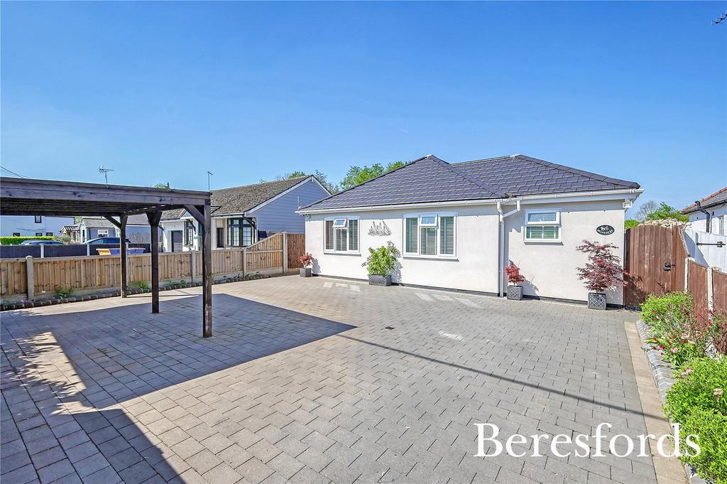 Boyton Cross, Roxwell, CM1 2 bed bungalow - £550,000