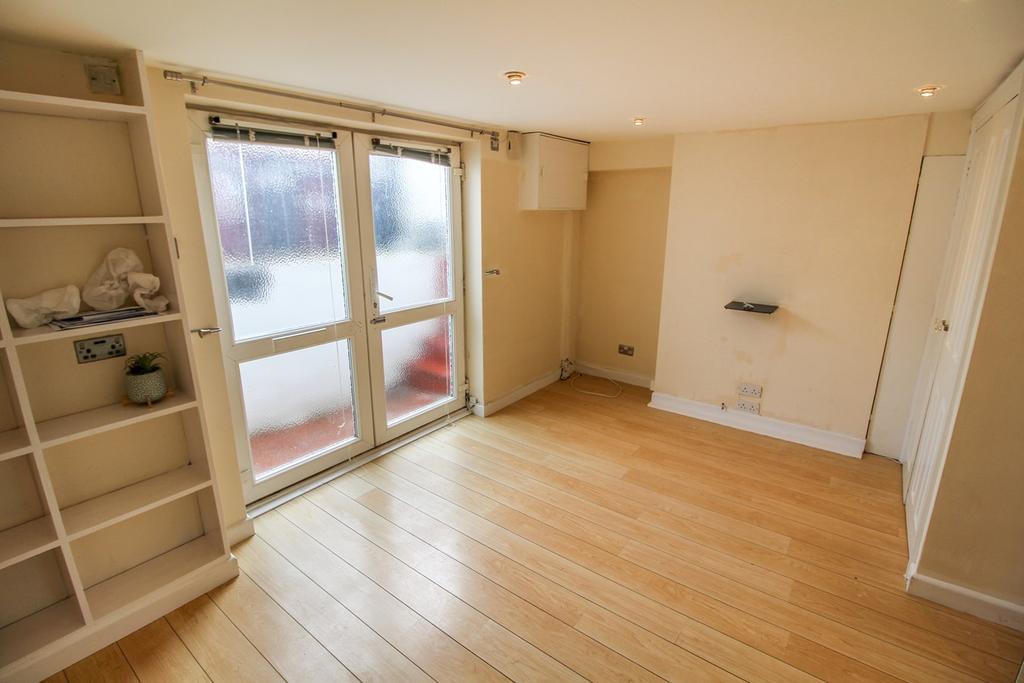 George Street, Reading, RG1 1 bed flat - £155,000