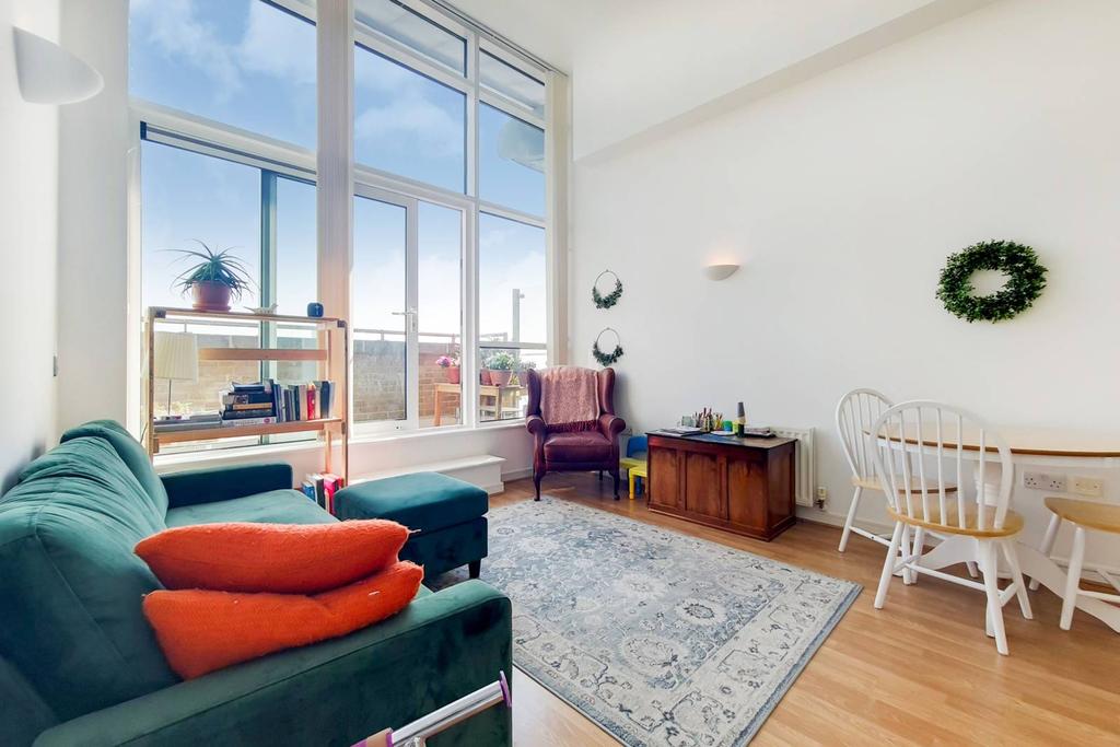 Argyll Road, Woolwich, London, SE18 2 bed flat - £2,000 pcm (£462 pw)