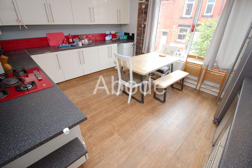 Manor Drive, Leeds, West Yorkshire 8 bed house - £3,987 pcm (£920 pw)