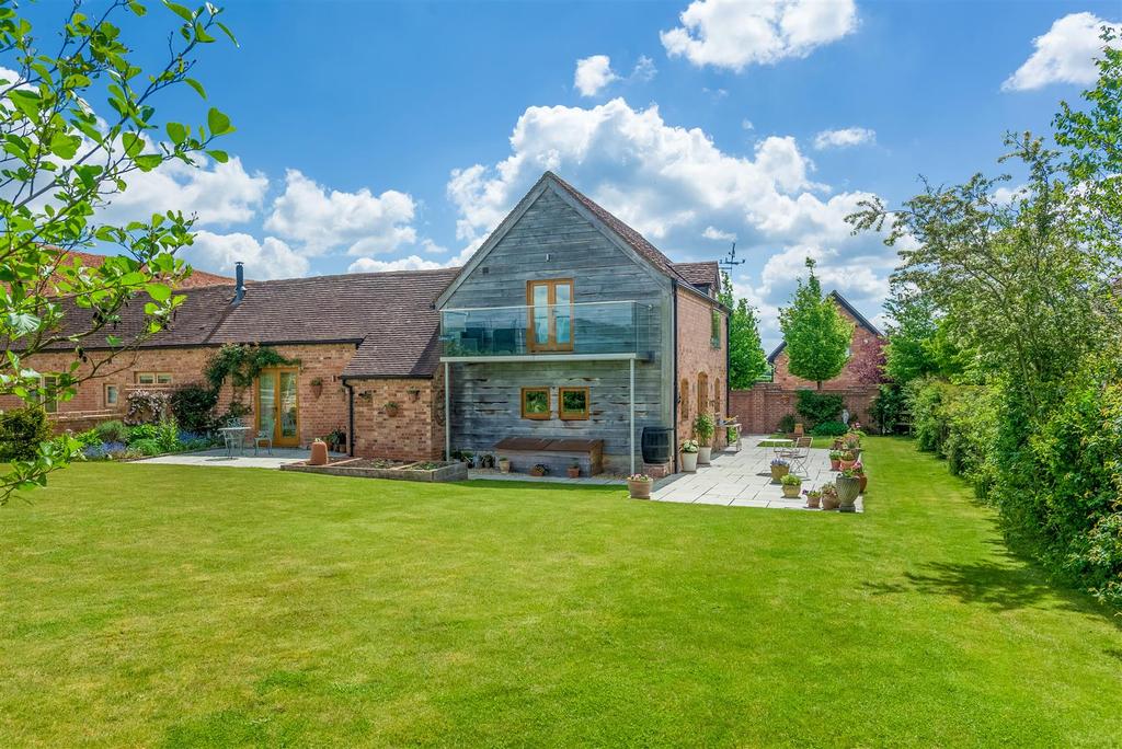 Grafton Lane, Ardens Grafton... 3 bed barn conversion - £600,000