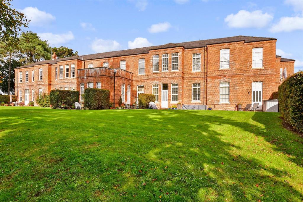 Whitecroft Park, Newport, Isle of Wight 3 bed ground floor maisonette ...