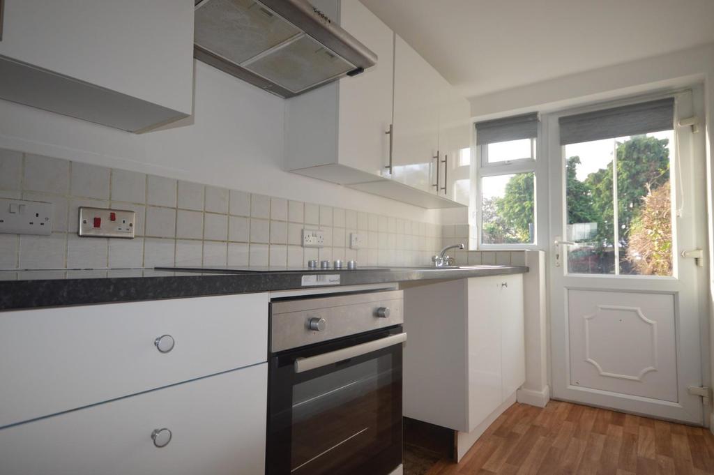 Whitfeld Road 3 bed terraced house - £1,050 pcm (£242 pw)