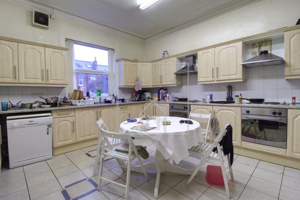 Consort Terrace, West Yorkshire, Leeds 8 bed house - £3,813 pcm (£880 pw)