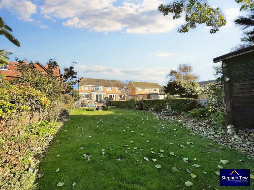 Lytham Road, Blackpool, FY4 4 bed semi-detached house - £300,000