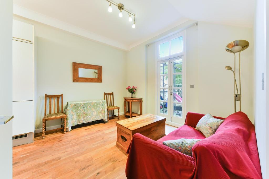 Gunter Grove, Chelsea, London, SW10 2 bed apartment - £2,600 pcm (£600 pw)