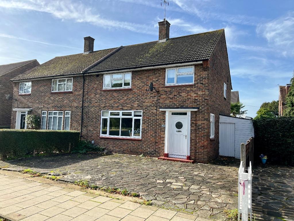 Gooshays Drive, Romford 4 bed semi-detached house - £475,000