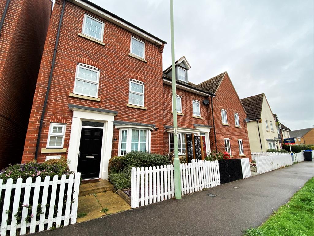 Hundred Acre Way, Red Lodge, IP28 4 bed semi-detached house - £1,500 ...