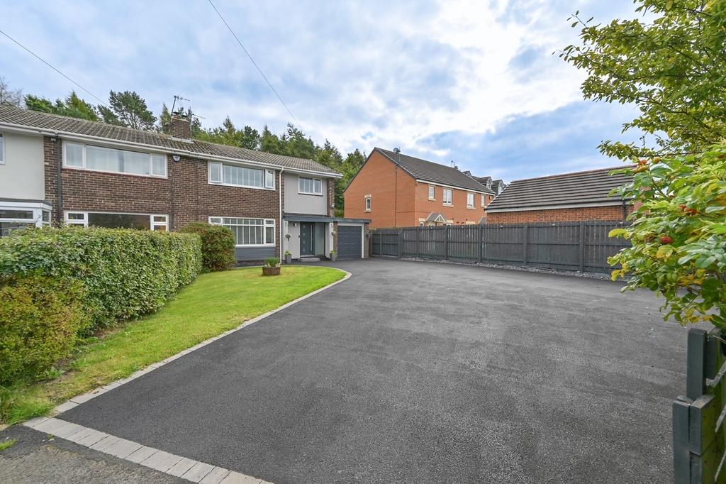 Meadway, Forest Hall, NE12 3 bed semi-detached house - £235,000