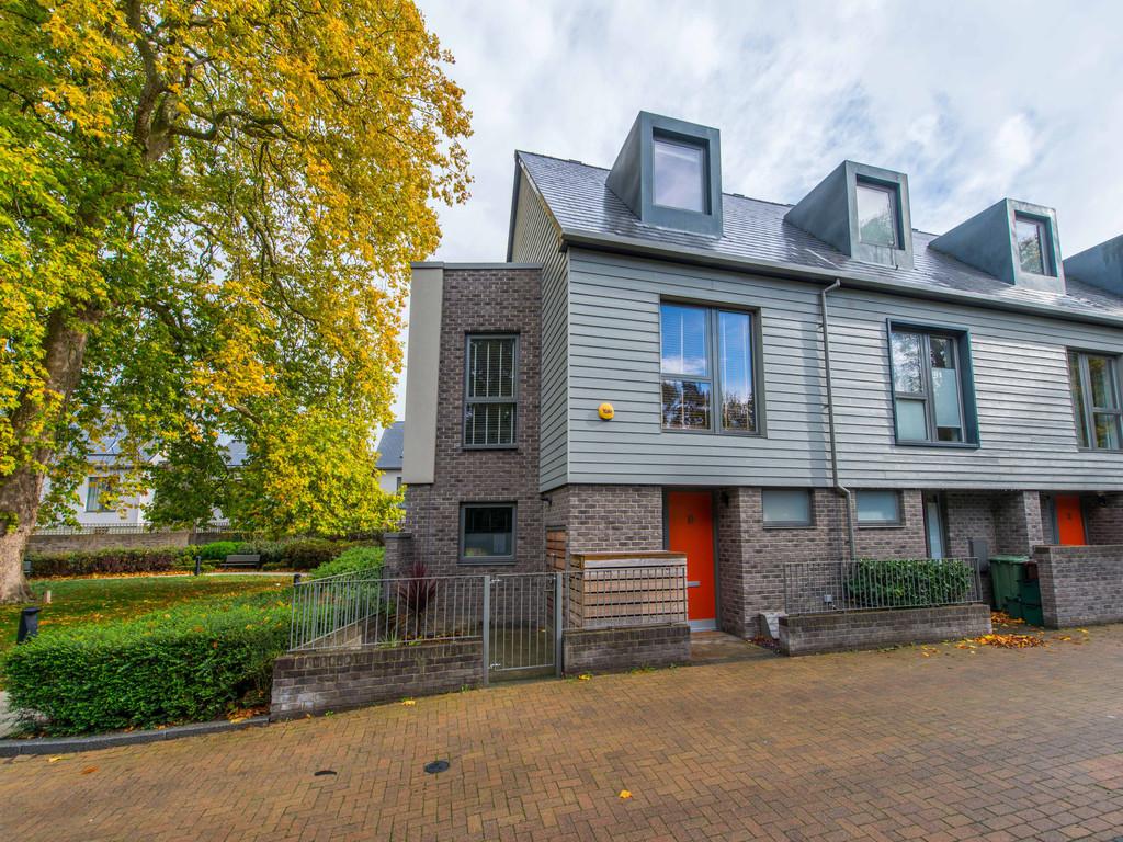 Riverbank Way, Hackbridge 4 bed townhouse - £675,000