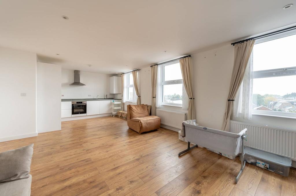 High Street, Slough, SLOUGH, SL1 2 bed flat - £300,000