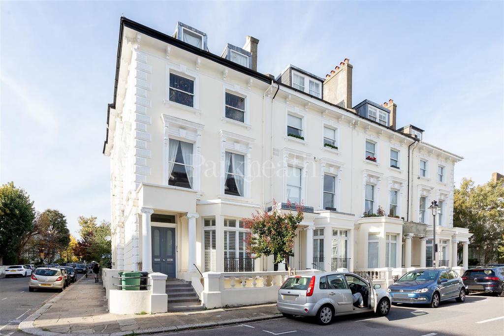 Belsize Square, Belsize Park NW3 3 bed flat - £1,200,000