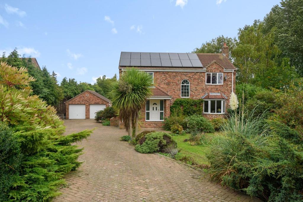 Ash Lodge, Newland, Selby 4 bed detached house - £475,000