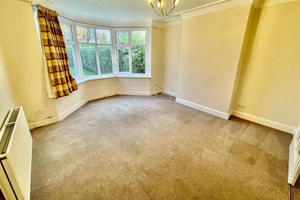 Street Lane, Leeds 3 bed semi-detached house - £1,500 pcm (£346 pw)