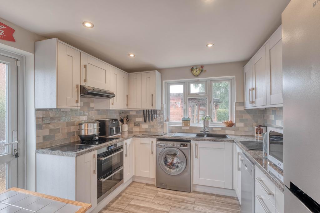 Elmdale Crescent, Northfield, Birmingham, B31 1SJ 3 bed semi-detached ...