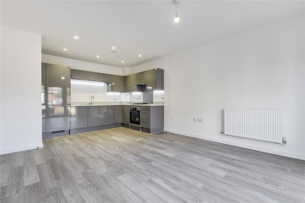 Bell Farm Way, Hersham, KT12 2 bed apartment - £1,795 pcm (£414 pw)