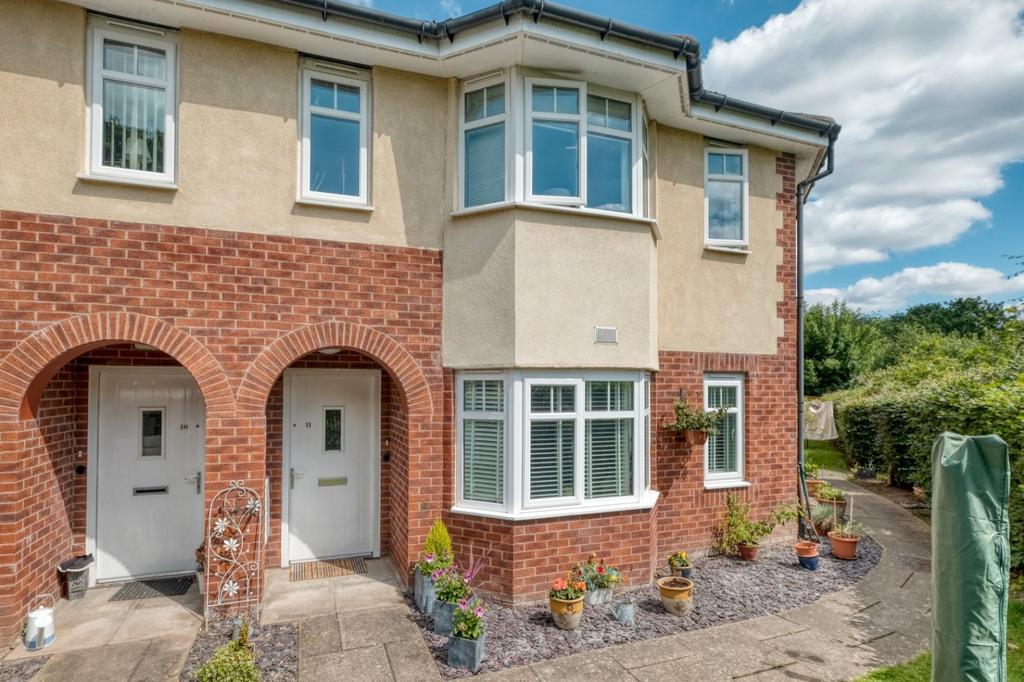 Bell Court, Northfield, Birmingham... 2 bed flat - £145,000
