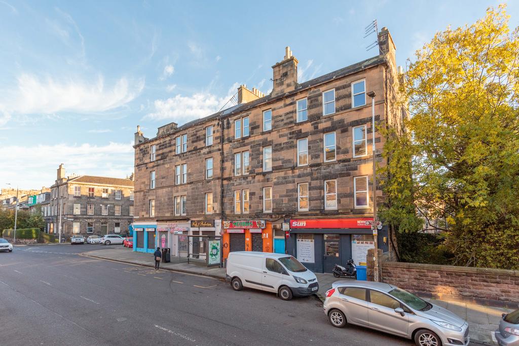 98 Flat 5 Newhaven Road, Edinburgh, EH6 2 bed flat - £230,000