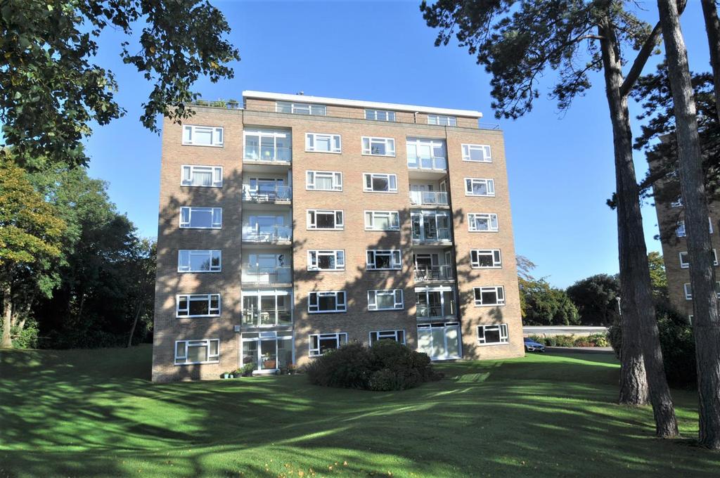 Compton Place Road, Eastbourne 3 bed flat for sale - £385,000
