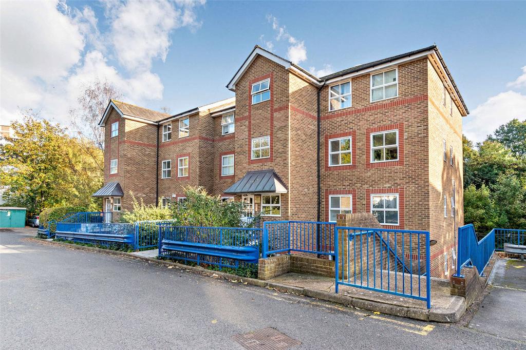 River Bank Close, Maidstone, Kent, ME15 2 bed apartment - £190,000