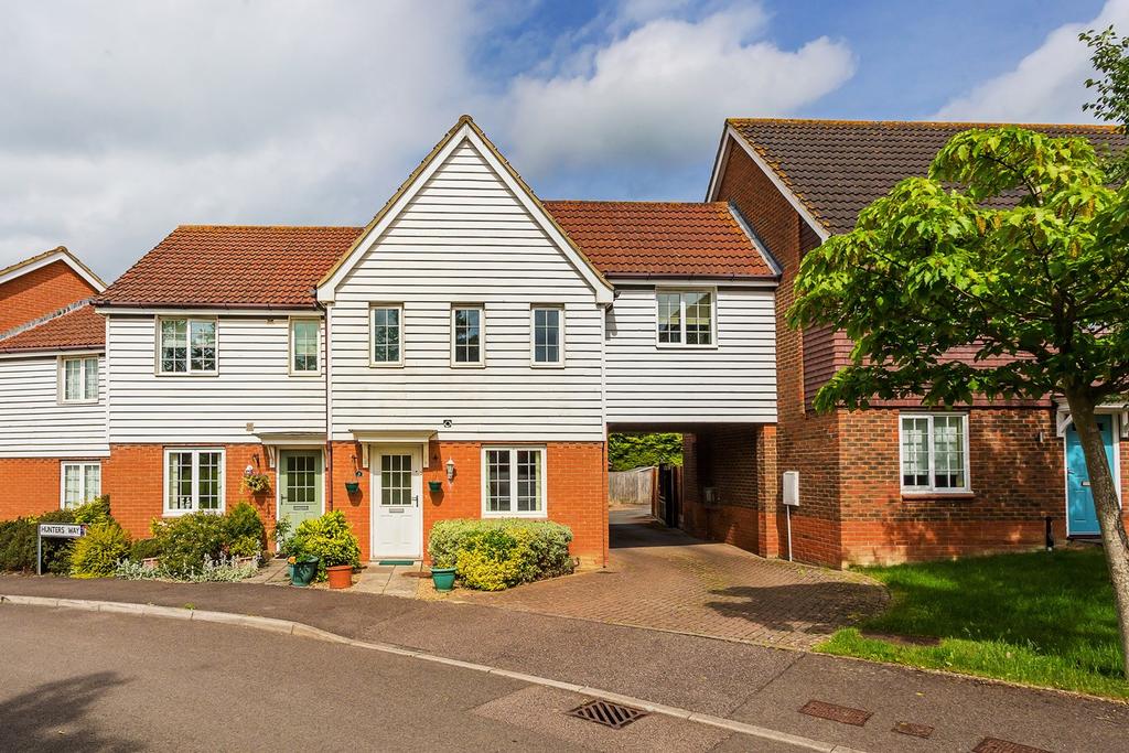Hunters Way, Edenbridge, TN8 3 bed terraced house - £395,000