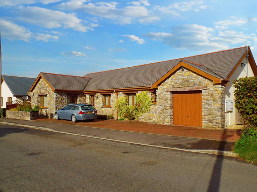 8 Cilonen Road, Three Crosses, Swansea, SA4 3PH 3 bed bungalow for sale ...
