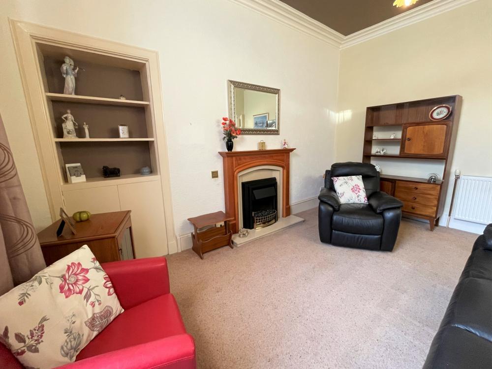 18 Oliver Crescent, Hawick, TD9 9BQ 2 bed ground floor flat - £70,000