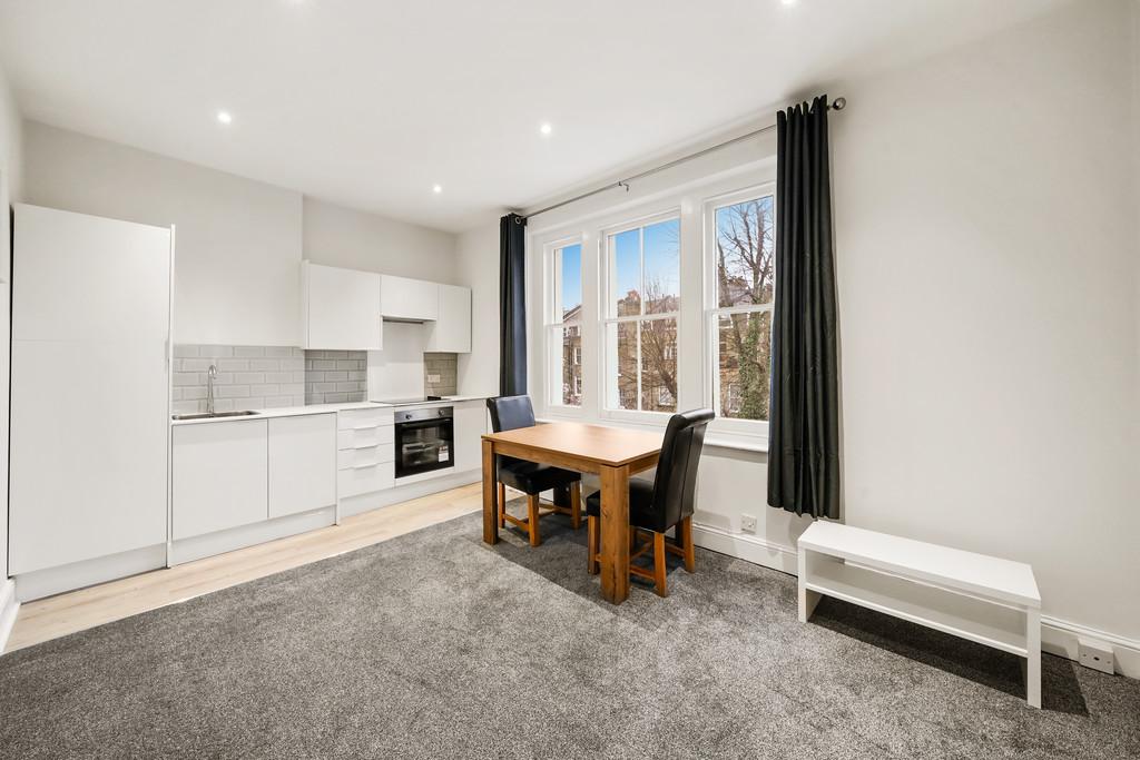 Redcliffe Gardens, Chelsea SW10 1 bed flat - £2,050 pcm (£473 pw)