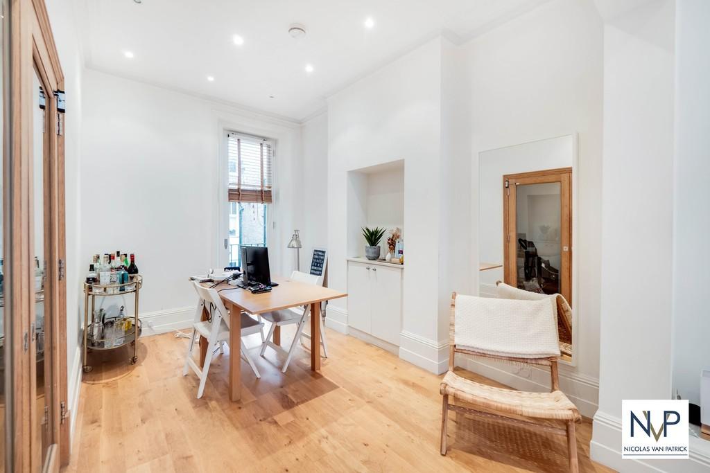 Redburn Street, Chelsea, SW3 2 bed apartment - £3,488 pcm (£805 pw)