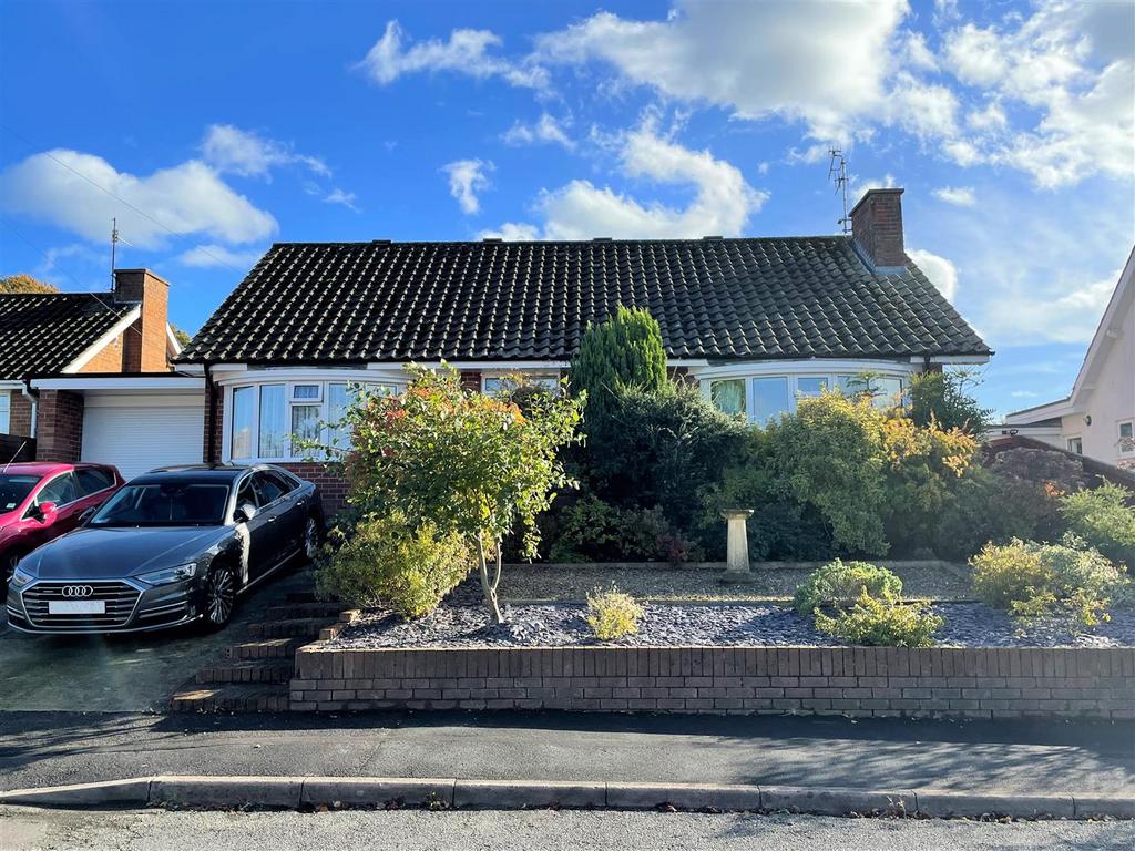 Hackness Drive, Scarborough 4 bed detached bungalow - £350,000
