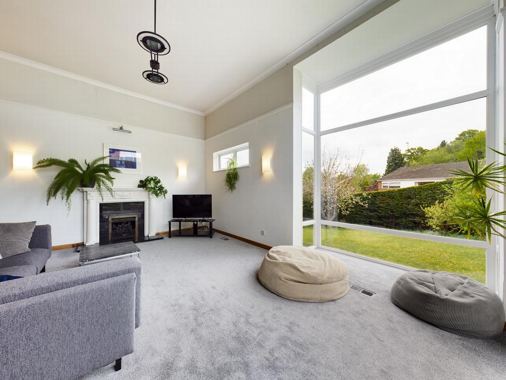 Fairford Close, Haywards Heath, RH16 4 bed house - £725,000