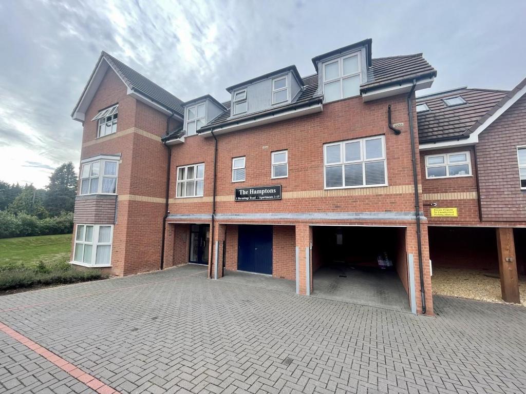 The Hamptons, Hermitage Road... 1 bed apartment - £800 pcm (£185 pw)