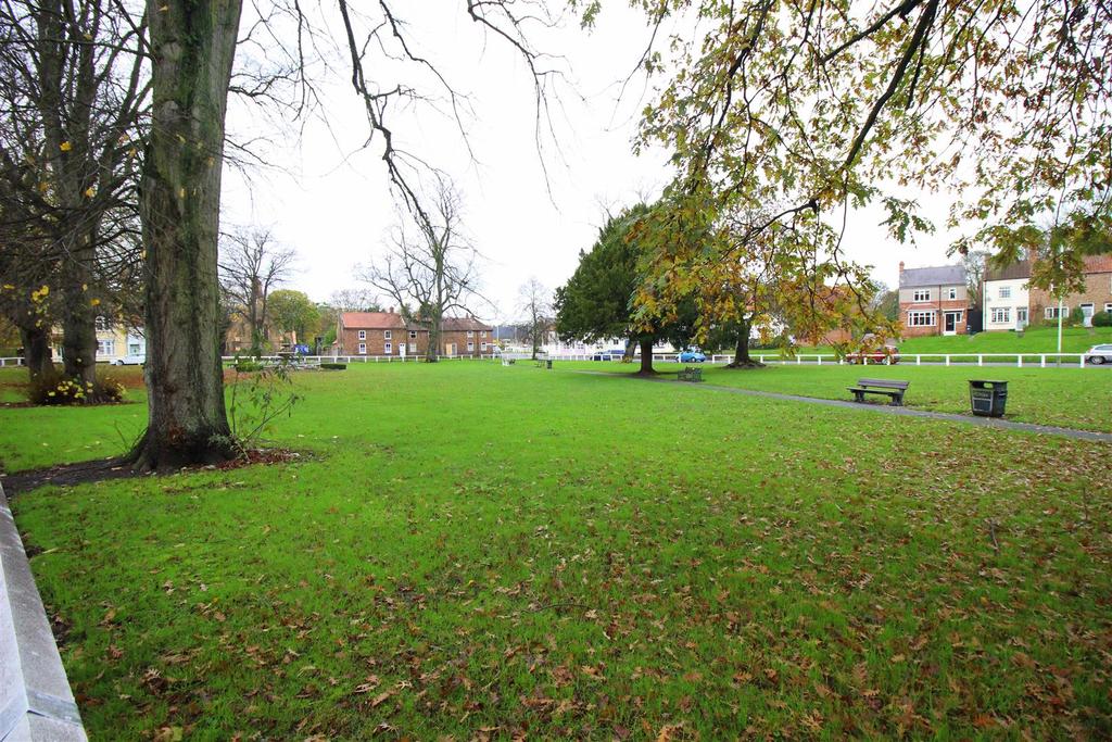Cockerton Green, Darlington 2 bed cottage - £110,000