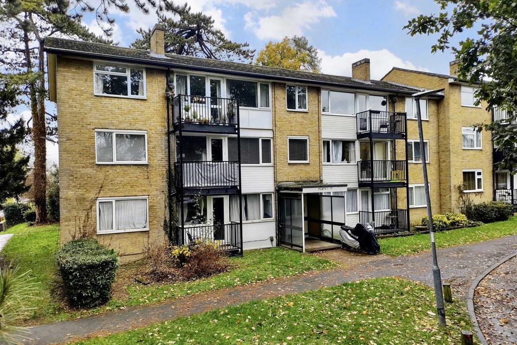 Chaulden House Gardens, Boxmoor Borders 2 bed apartment - £250,000