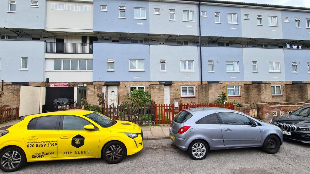 Lawson Road, ENFIELD, EN3 3 bed flat - £1,800 pcm (£415 pw)