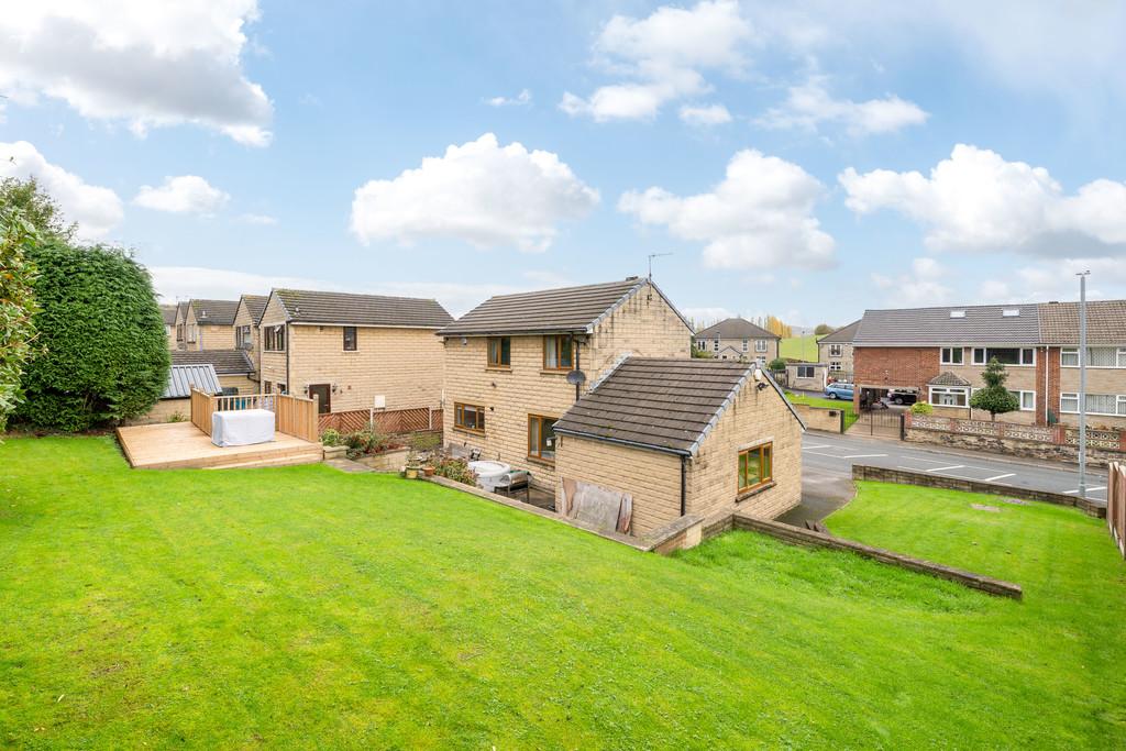 Carlinghow Lane, Batley 3 bed detached house - £289,995